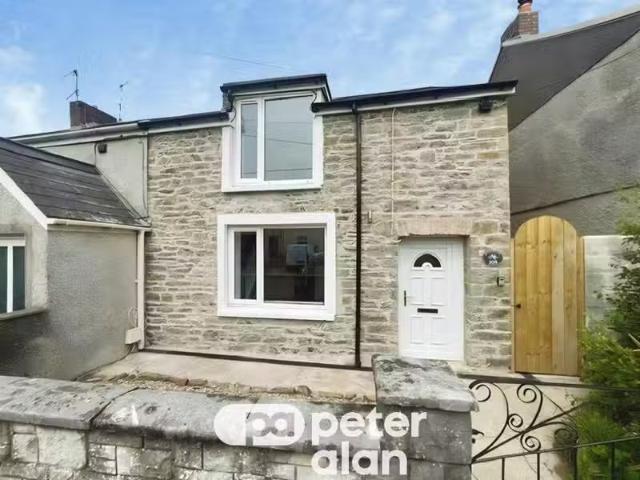 3 bedroom end of terrace house for rent in High Street, Kenfig.