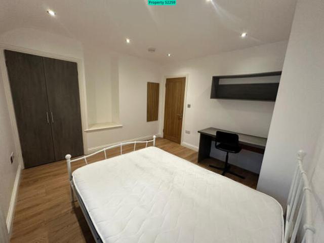 3 bedroom end of terrace house for rent in Hillside, Brighton, BN2