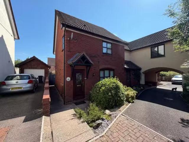 3 bedroom end of terrace house for rent in Hutchings Mead, Exe.