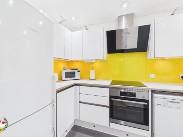 3 bedroom end of terrace house for rent in Huntley Close, Abbeymead, Gloucester, GL4