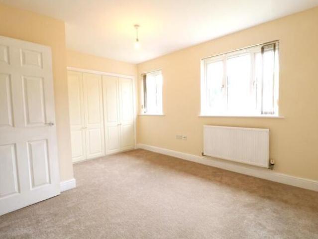 3 bedroom end of terrace house for rent in Hurst Road, Kennington, TN24
