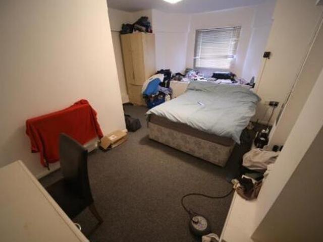 3 Bedroom End Of Terrace House For Rent In Hyde Park