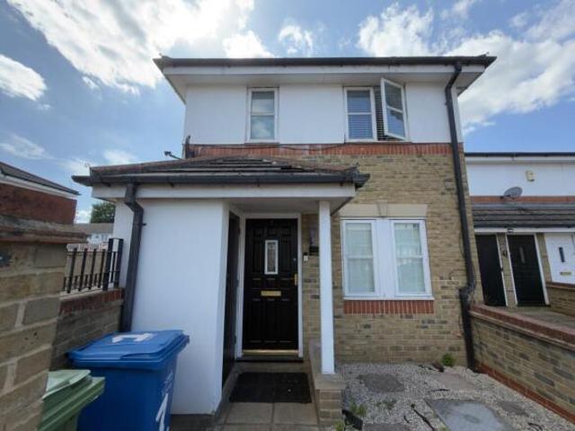3 bedroom end of terrace house for rent in Ivy Court, SE16