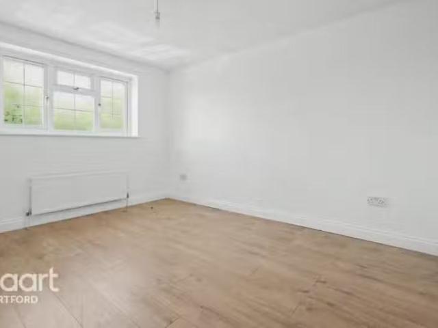 3 bedroom end of terrace house for rent in Joyce Green Lane, D.