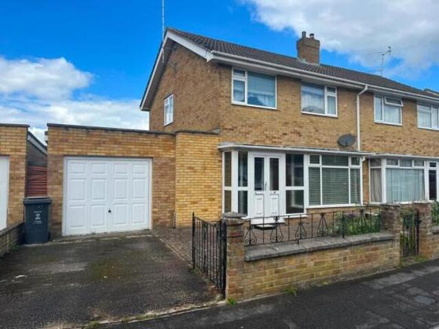 3 bedroom end of terrace house for rent in John Herring Crescent, Swindon, SN3