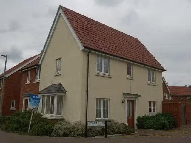 3 bedroom end of terrace house for rent in Juniper Road, Red L.
