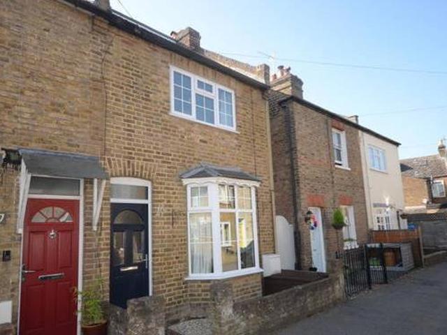 3 bedroom end of terrace house for rent in Oak Lane SL4