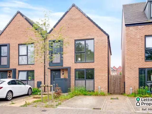3 bedroom end of terrace house for rent in Orchard Avenue, Bri.