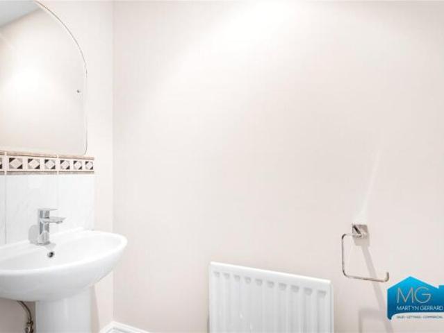 3 bedroom end of terrace house for rent in Osier Crescent, Muswell Hill, London, N10