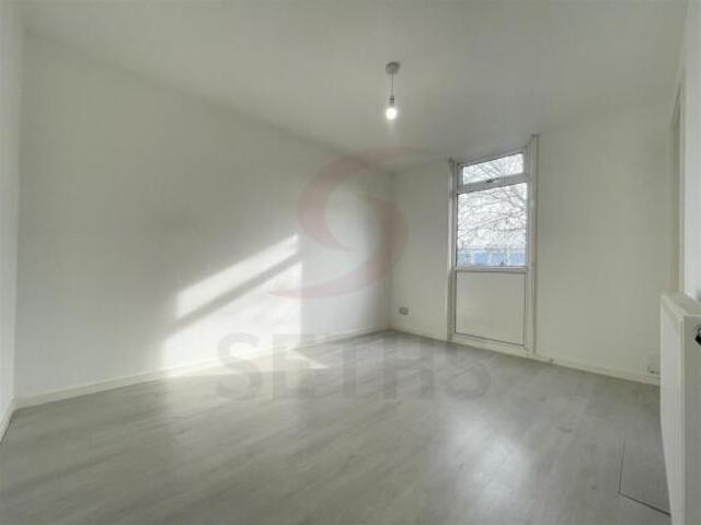 3 bedroom end of terrace house for rent in Outwood Close, New Parks, Leicester, LE3