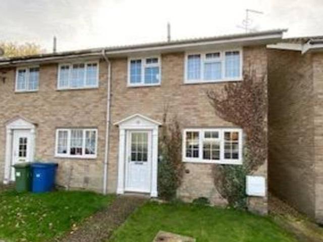 3 bedroom end of terrace house for rent in Owlsmoor GU47