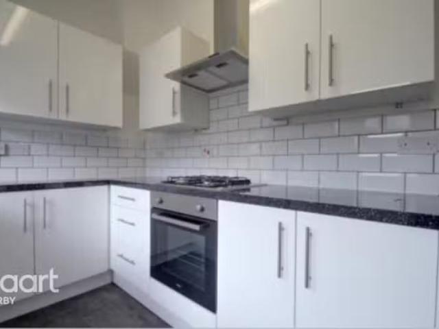3 bedroom end of terrace house for rent in Oxford Street, Leic.