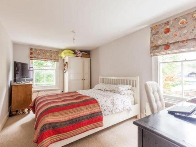 3 bedroom end of terrace house for rent in Lockhart Street, Mile End, London, E3