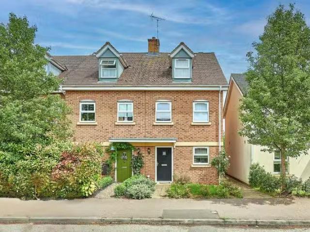 3 bedroom end of terrace house for rent in London Road, Welwyn.