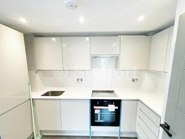 3 Bedroom End Of Terrace House For Rent In London