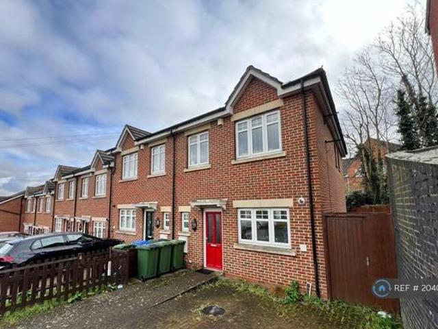 3 Bedroom End Of Terrace House For Rent In London
