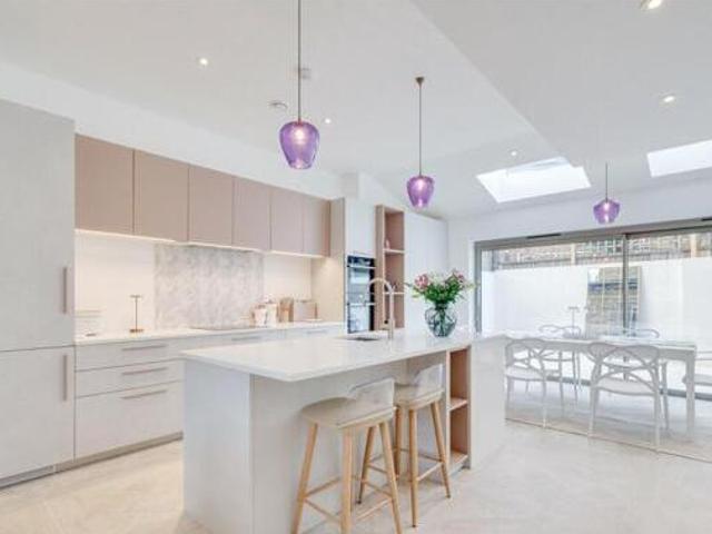 3 Bedroom End Of Terrace House For Rent In London