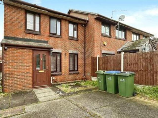 3 Bedroom End Of Terrace House For Rent In London