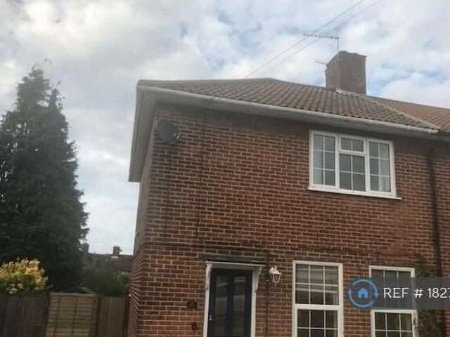 3 Bedroom End Of Terrace House For Rent In London