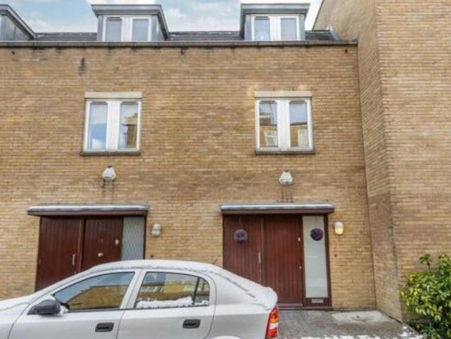 3 Bedroom End Of Terrace House For Rent In London