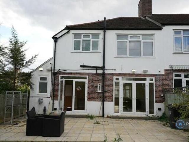 3 Bedroom End Of Terrace House For Rent In London