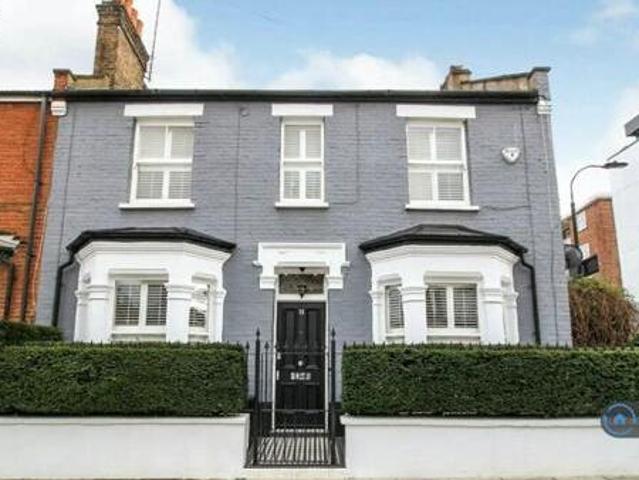 3 Bedroom End Of Terrace House For Rent In London