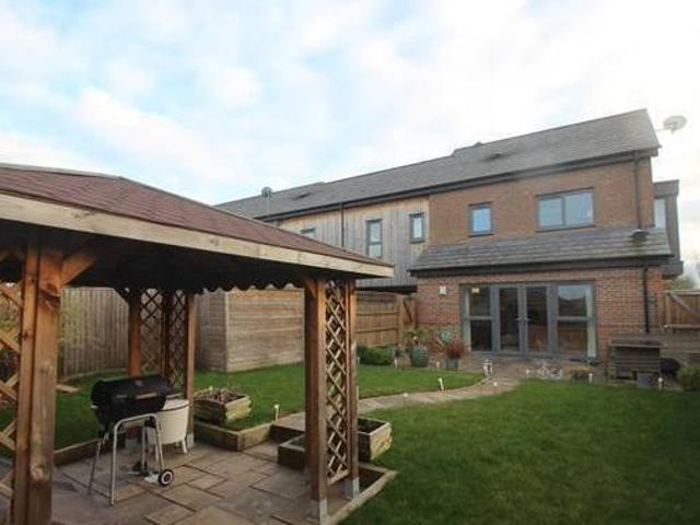 3 bedroom end of terrace house for rent in Larson Close Oakgrove MK10