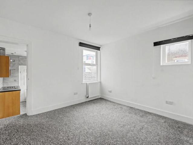 3 bedroom end of terrace house for rent in Leslie Road, Gillingham, ME7