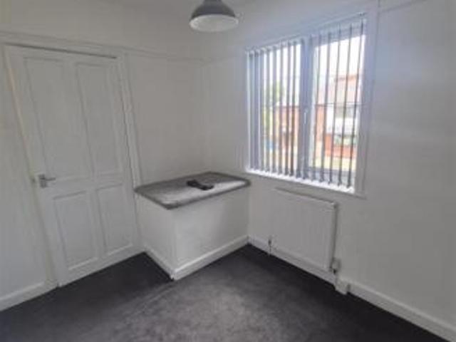3 bedroom end of terrace house for rent in Lynthorpe Road, Manchester, M40