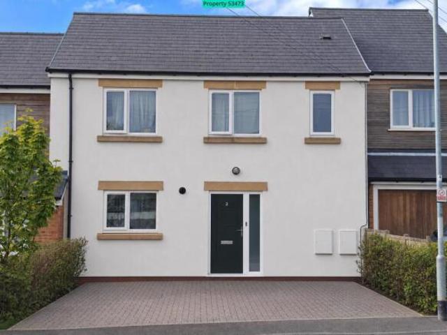 3 bedroom end of terrace house for rent in Moorland View, Stoke on Trent, ST6