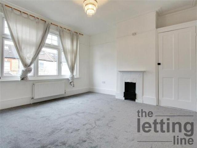 3 bedroom end of terrace house for rent in Morley Hill, Enfield, Middlesex, EN2