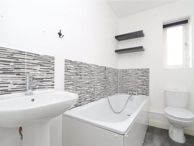 3 bedroom end of terrace house for rent in Madura Gardens, Whitehouse, MK8