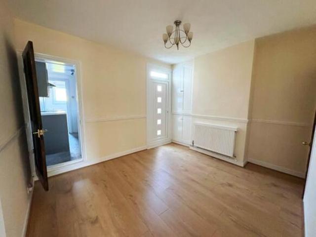 3 bedroom end of terrace house for rent in Magpie Hall Road, Chatham, ME4