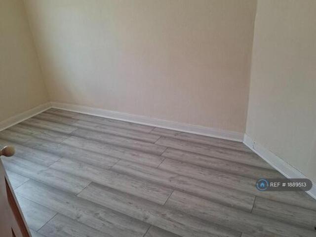 3 bedroom end of terrace house for rent in Malcolm Road, Northampton, NN2