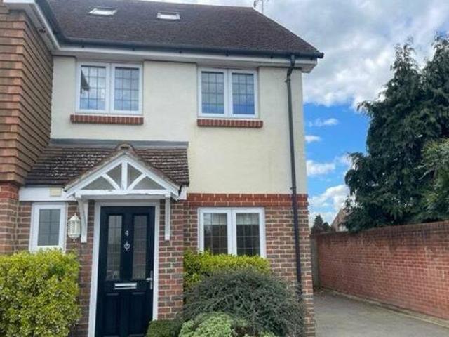 3 bedroom end of terrace house for rent in Merebank Close Godstone RH9