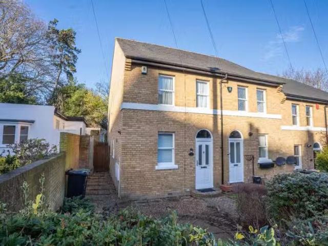 3 bedroom end of terrace house for rent in Millers Terrace, Sh.