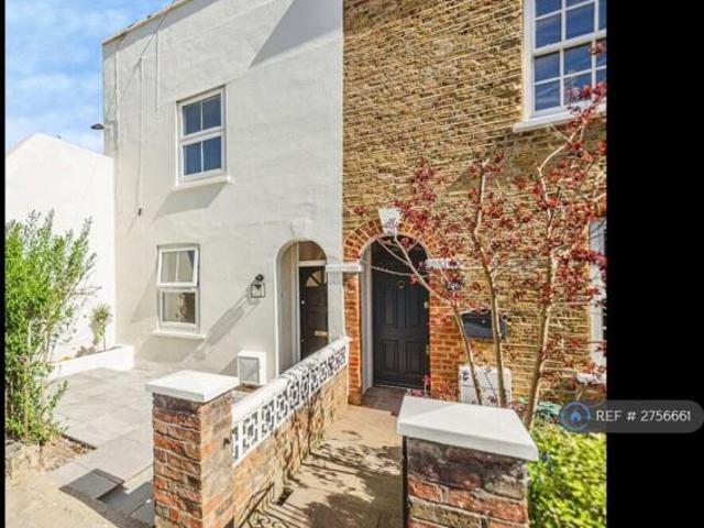 3 bedroom end of terrace house for rent in North Hill, London, N6