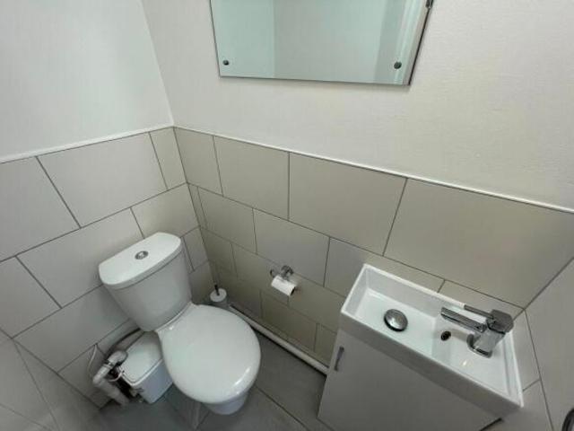 3 bedroom end of terrace house for rent in New North Road, Ilford, London, IG6