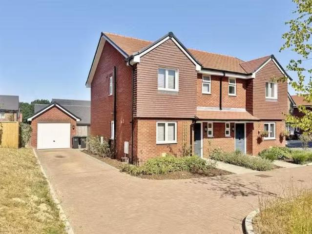 3 bedroom end of terrace house for rent in Smugglers Close, Ve.