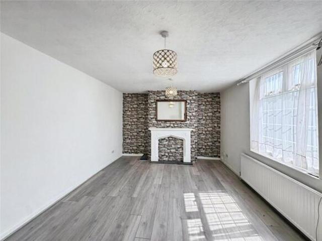 3 bedroom end of terrace house for rent in Smith Square, Doncaster, South Yorkshire, DN4
