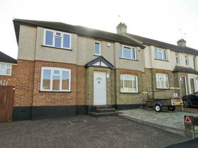 3 bedroom end of terrace house for rent in Snowden Avenue Hillingdon UB10