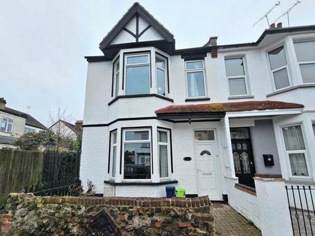 3 bedroom end of terrace house for rent in Southview Drive WestcliffOnSea SS0