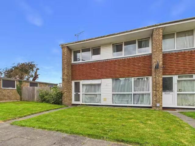 3 bedroom end of terrace house for rent in Somner Close, Cante.