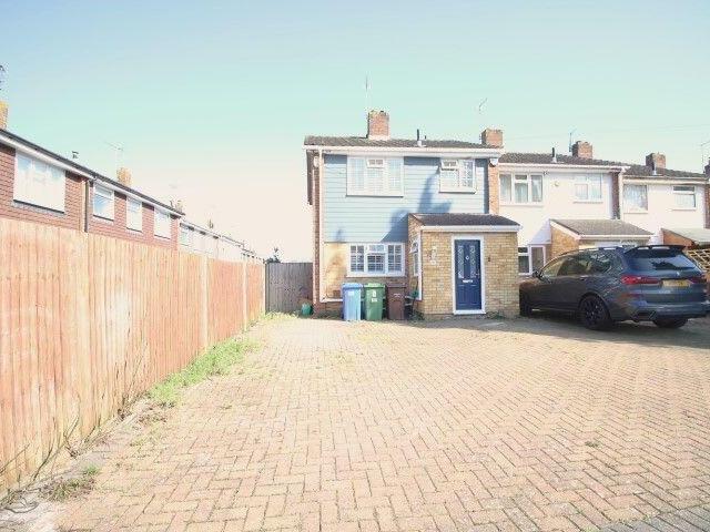 3 bedroom end of terrace house for rent in Sandringham Road, Rainham, Gillingham, ME8