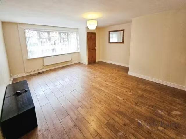 3 bedroom end of terrace house for rent in Severn Walk, Winsfo.