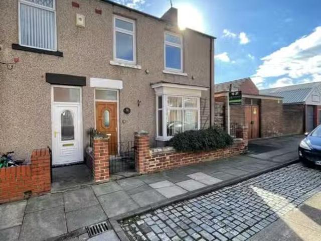 3 bedroom end of terrace house for rent in Seymour Street, Bis.
