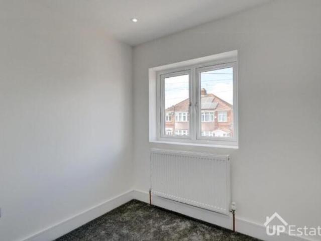 3 bedroom end of terrace house for rent in Selworthy Road, Coventry, CV6