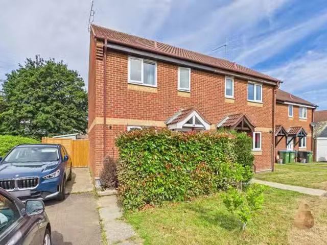 3 bedroom end of terrace house for rent in Sheep Fold Avenue.