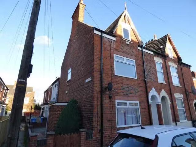 3 bedroom end of terrace house for rent in Sherburn Street, Hu.