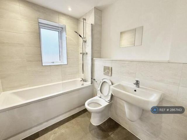 3 bedroom end of terrace house for rent in Shergar Way, Salford, M6